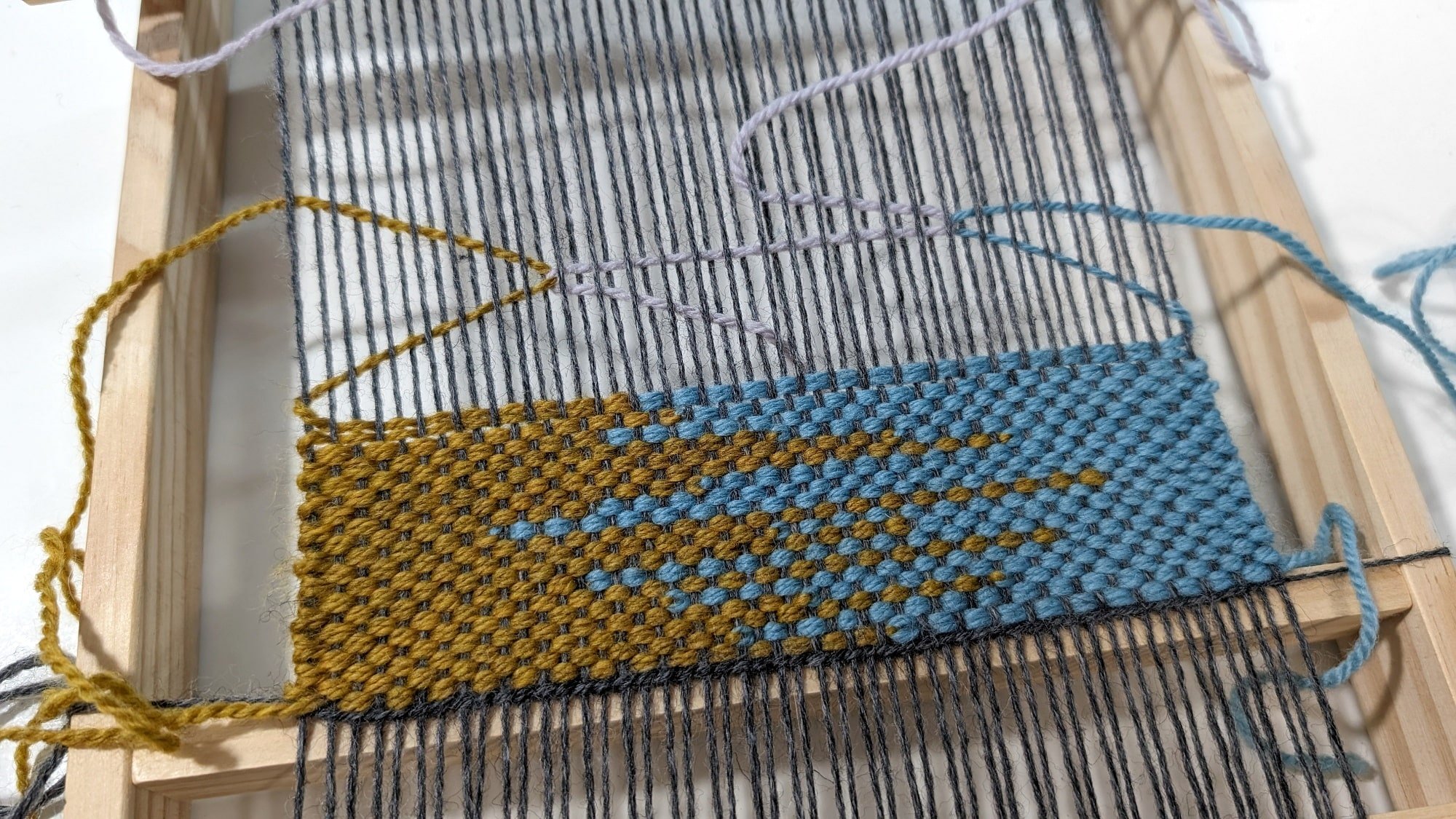 Clasped Weft Guide - Warped Fibers